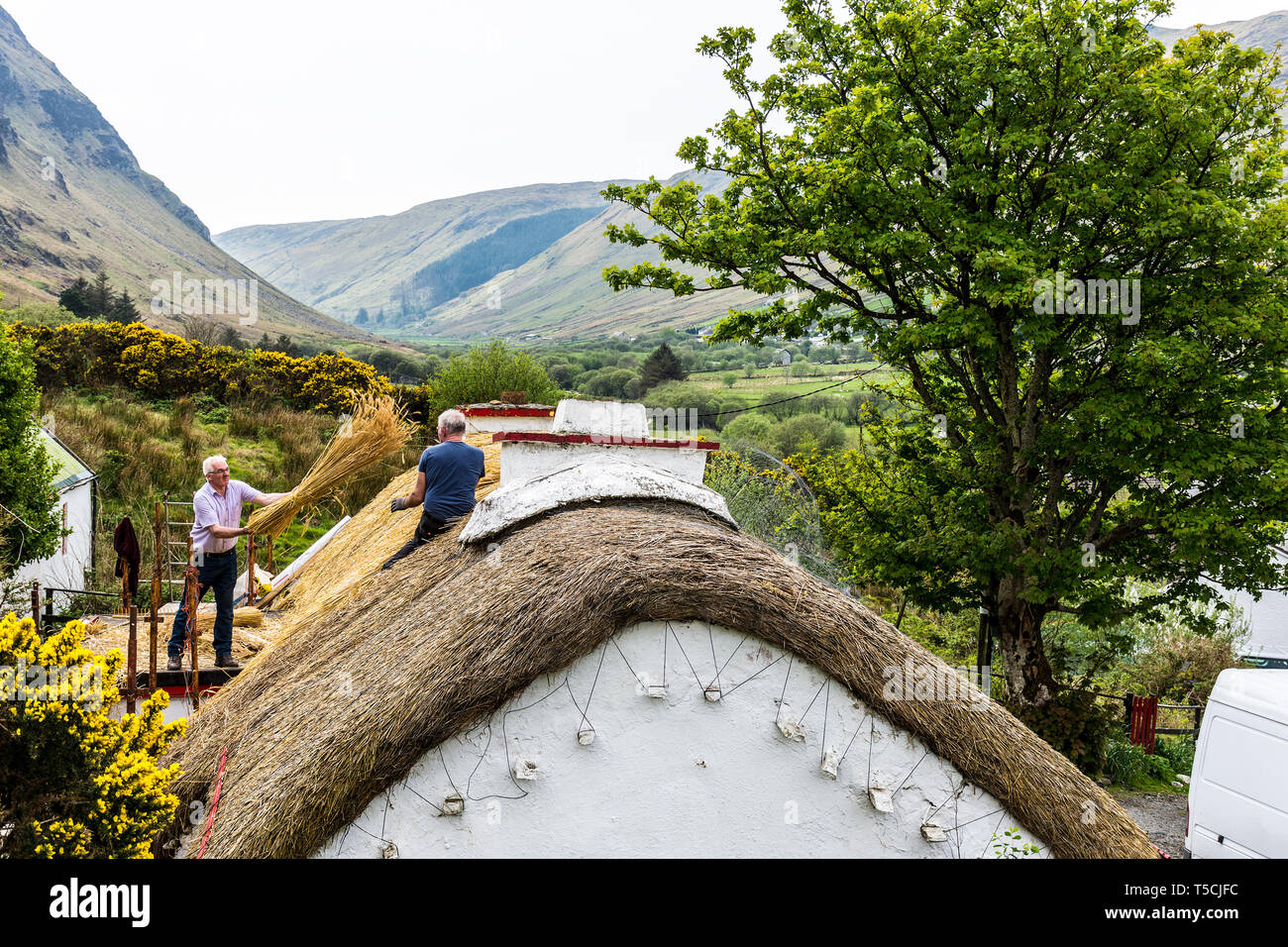 Glengesh Pass, Ardara, County Donegal, Ireland. 23rd April 2019. Master ...
