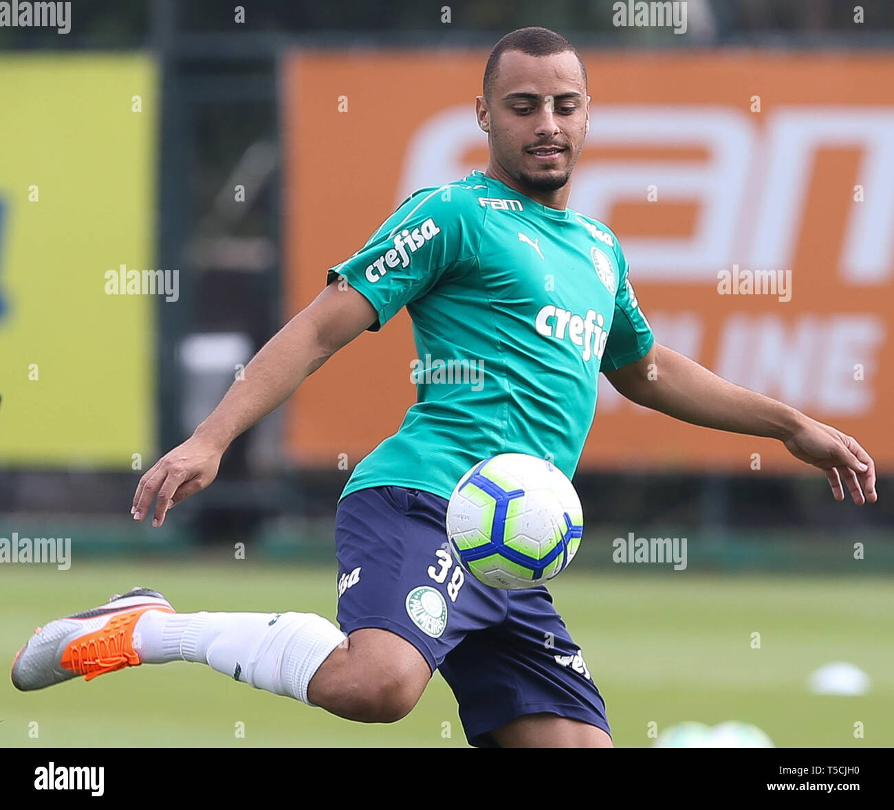 SÃO PAULO, SP - 23.04.2019: TREINO DO PALMEIRAS - The player Arthur ...