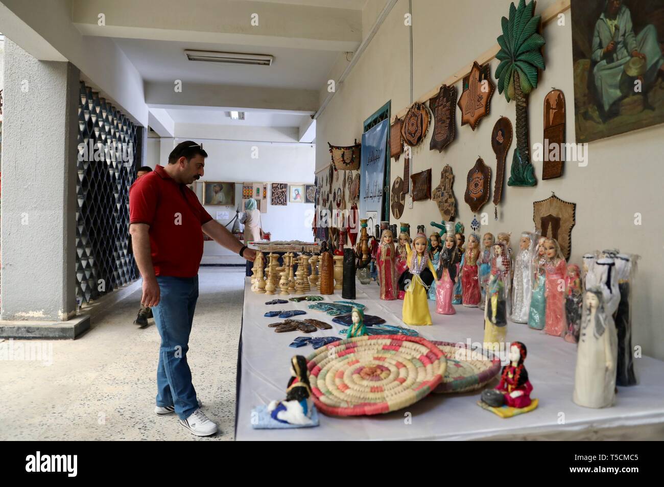 Iraq crafts hi-res stock photography and images - Alamy