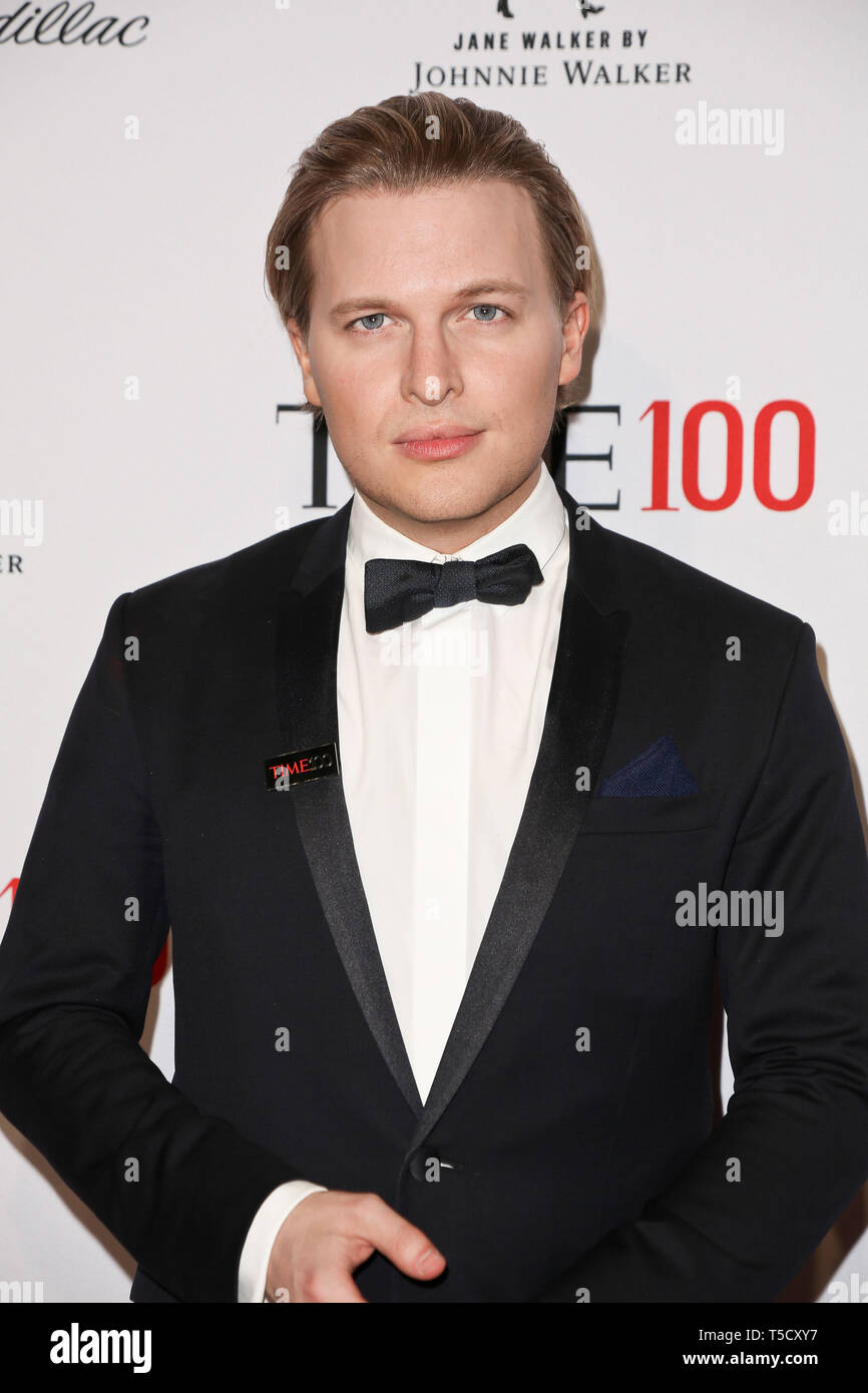 New York, USA. 23rd Apr, 2019. NEW YORK, NEW YORK - APRIL 23: Ronan ...