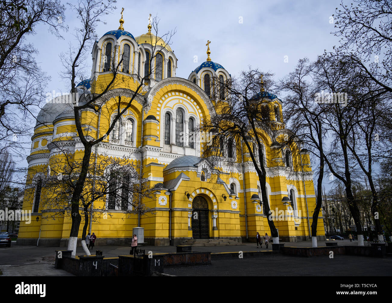 Kiew, Ukraine. 18th Apr, 2019. The sun shines on the Ukrainian Orthodox ...