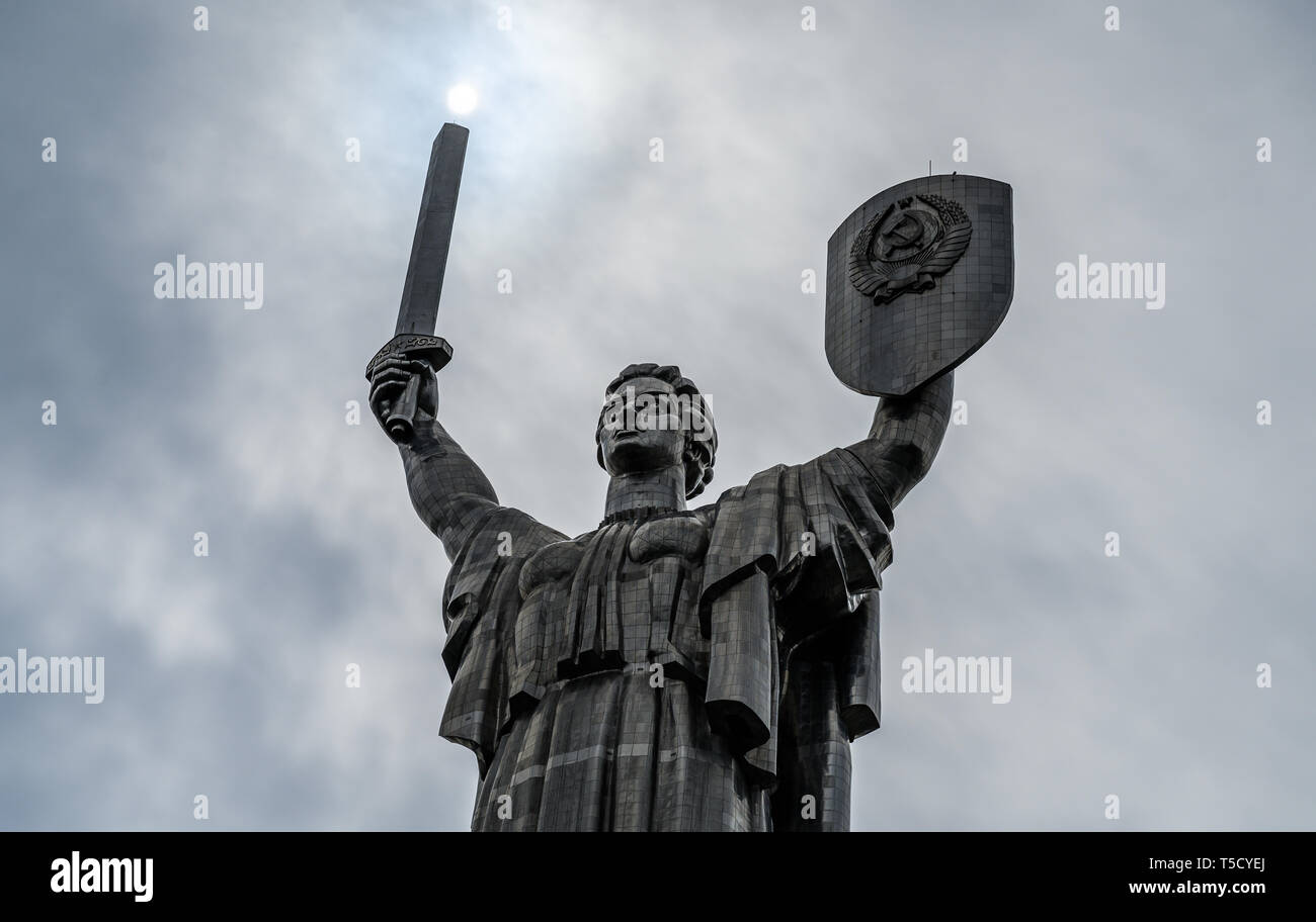 Kiew, Ukraine. 17th Apr, 2019. The Mother Home Statue is a colossal ...