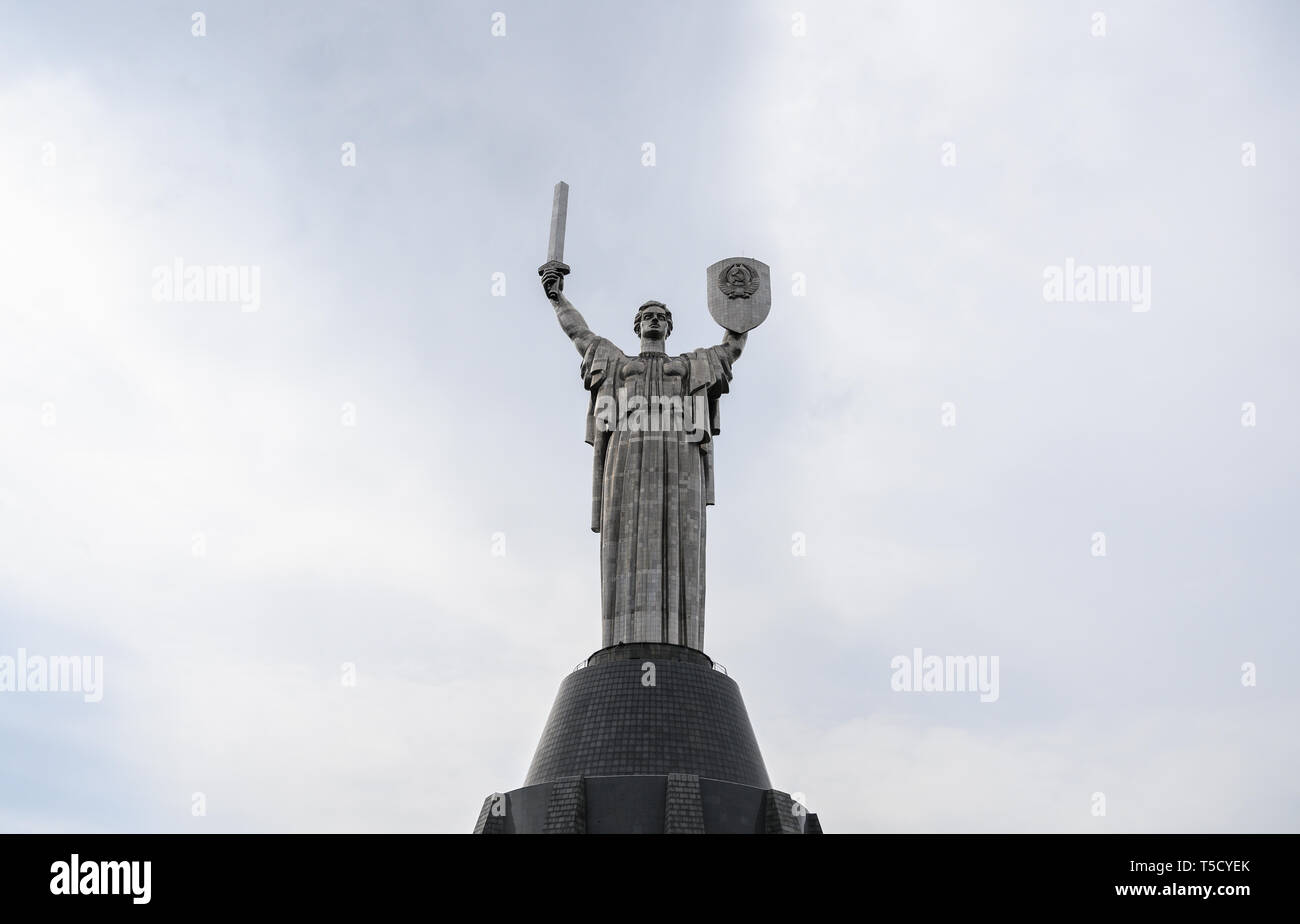 Kiew, Ukraine. 17th Apr, 2019. The Mother Home Statue is a colossal ...