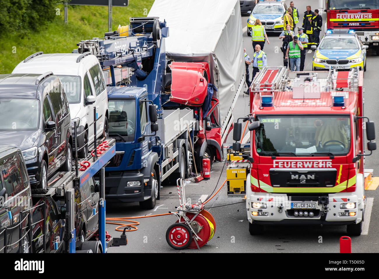 Castrop Rauxel, Germany. 24th Apr, 2019. The red cab of a truck was ...