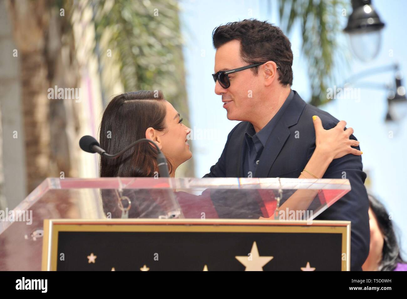 Seth macfarlane mila kunis hi-res stock photography and images - Alamy