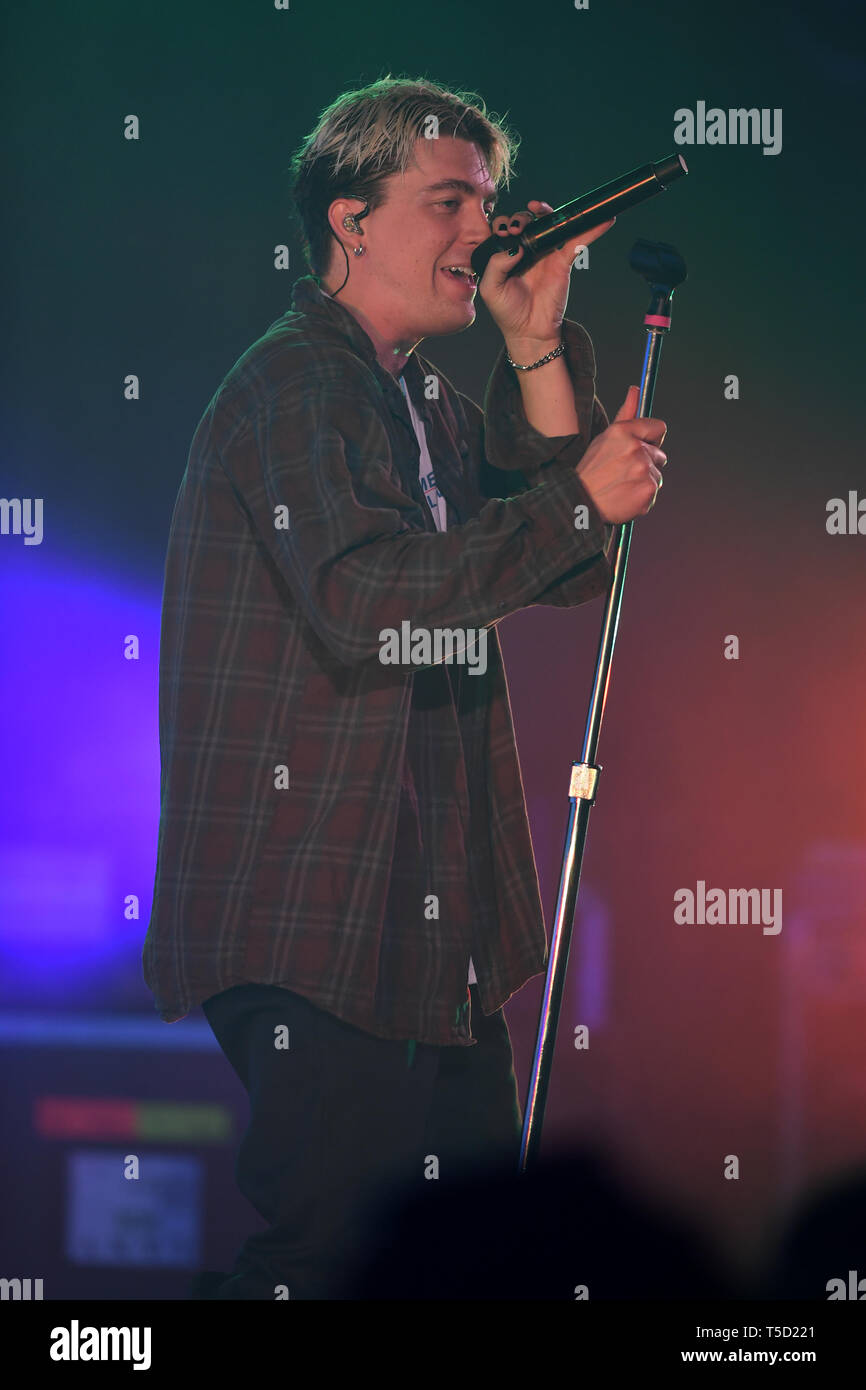 Lany singer hi-res stock photography and images - Alamy