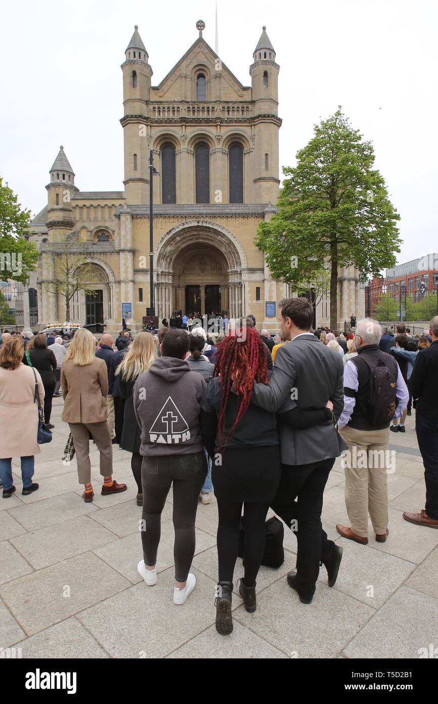 In the creggan estate in derry hi-res stock photography and images - Alamy