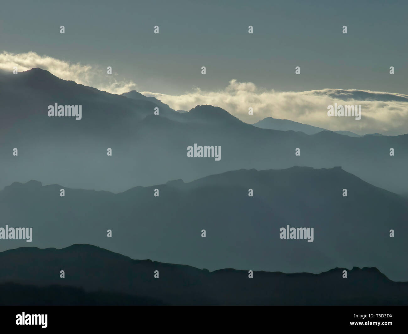 Layers fog hi-res stock photography and images - Alamy