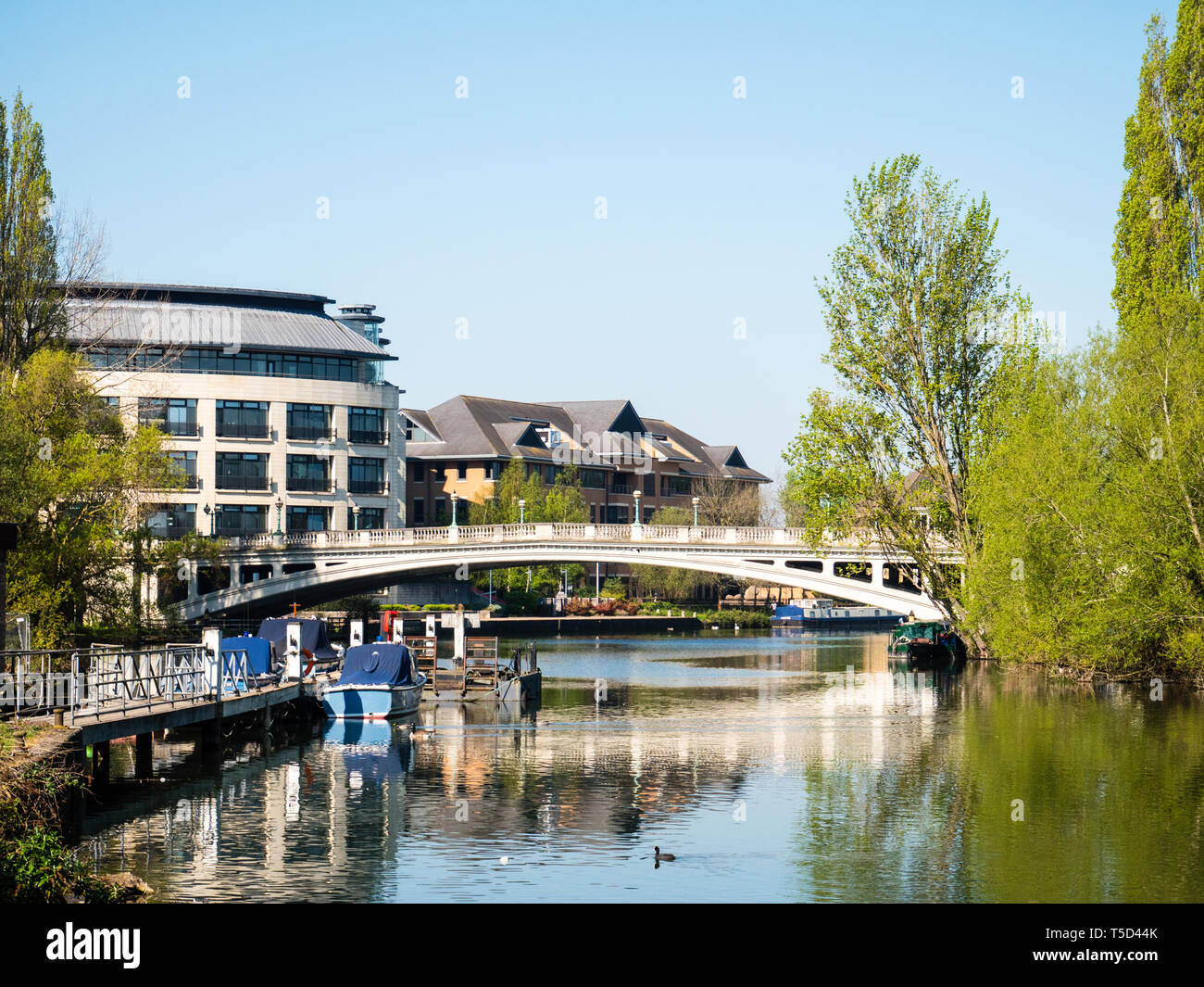 Reading Bridge, on The River Thames, Joining Reading and Caversham ...