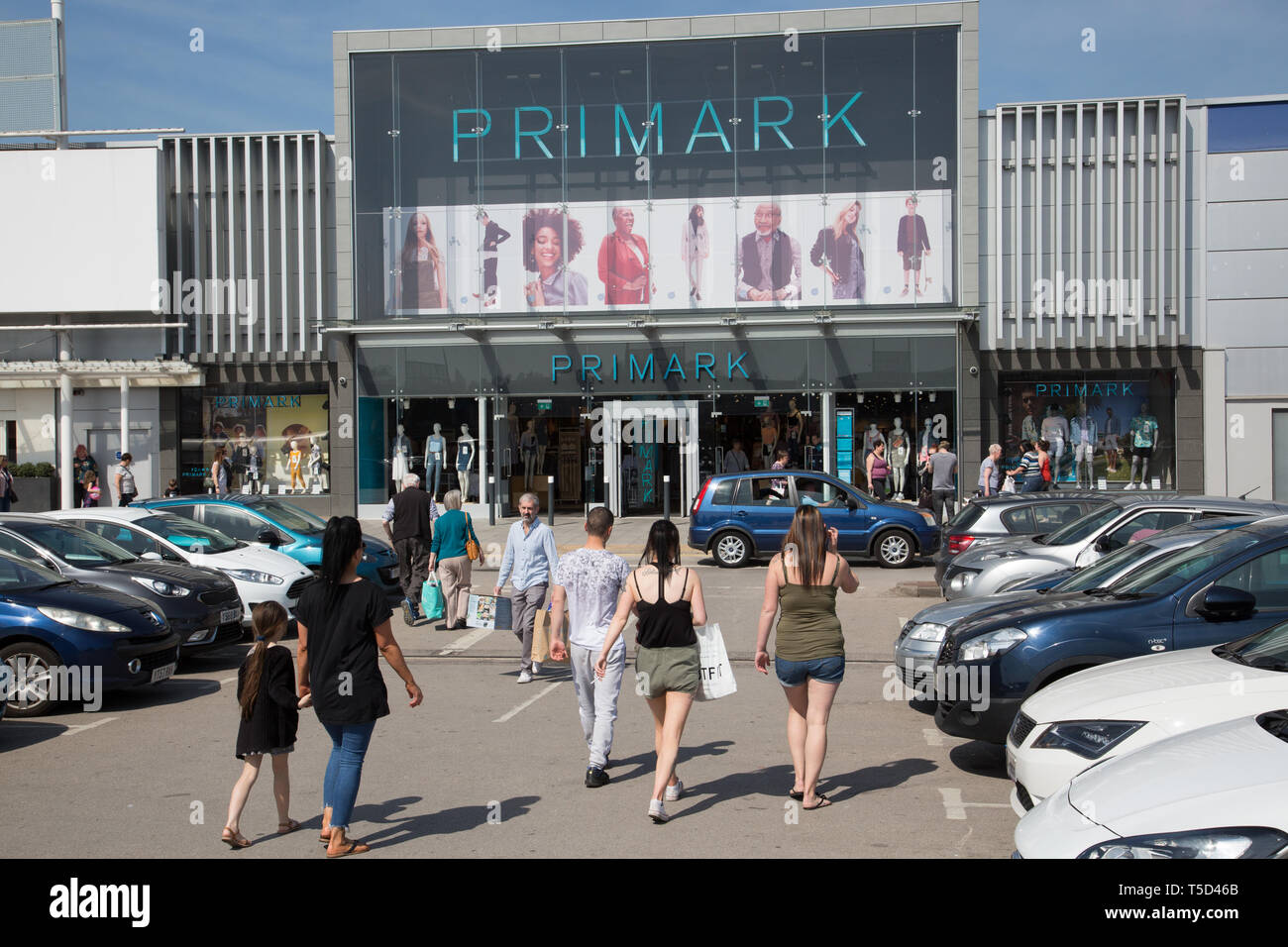 Busy car park parkgate shopping hi-res stock photography and images - Alamy