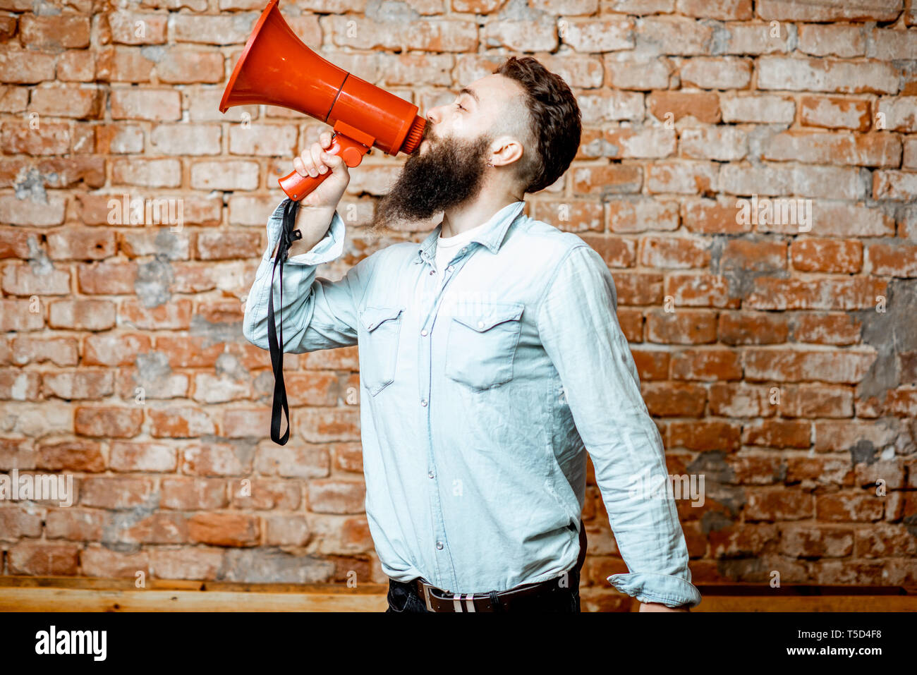 Person speaking bullhorn hi-res stock photography and images - Alamy