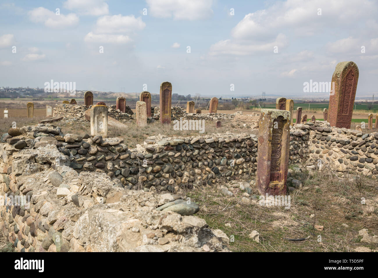Islamic text on tombstone hi-res stock photography and images - Alamy