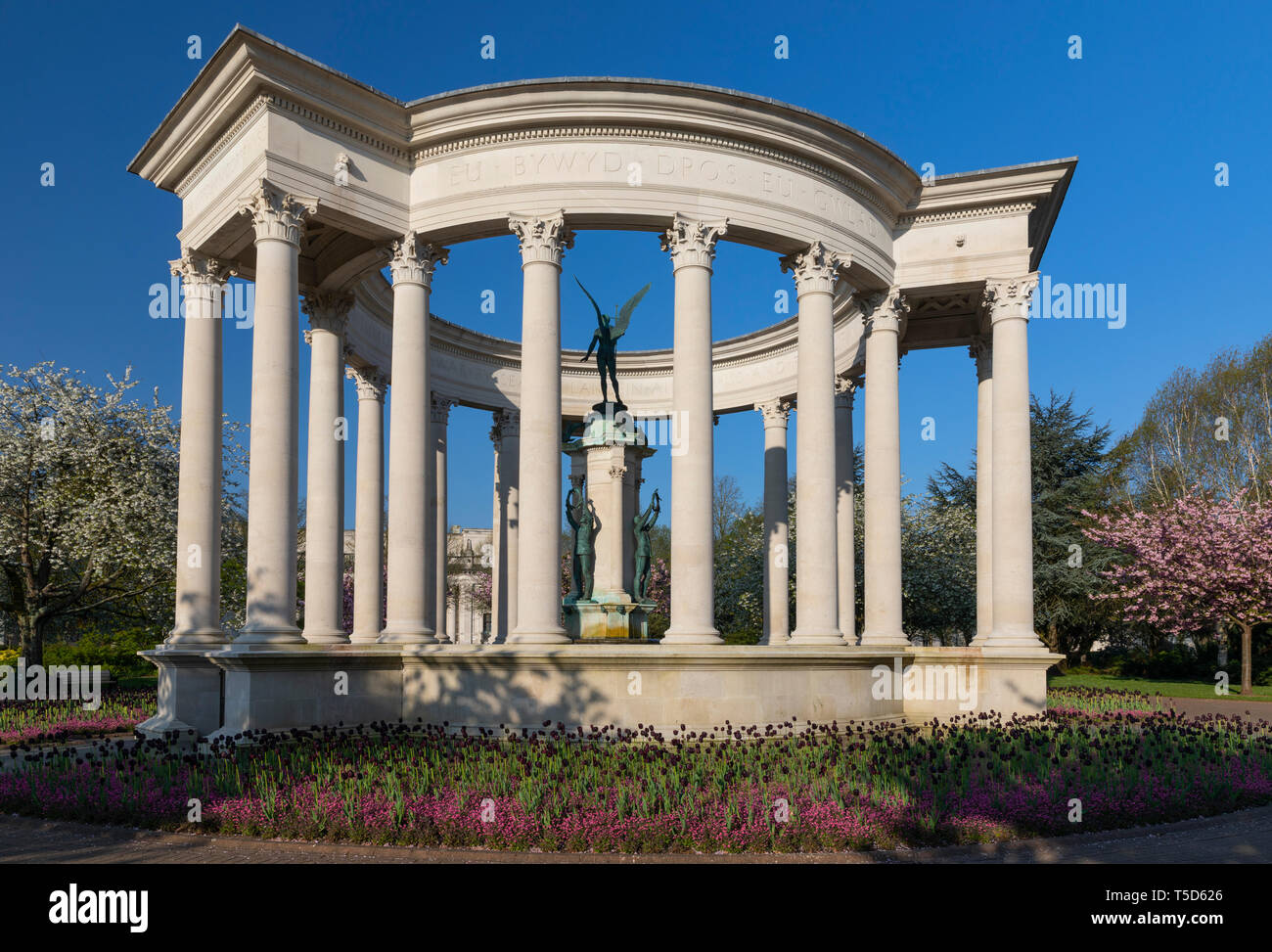 The Welsh National War Memorial in Alexandra Gardens, Cathays Park ...