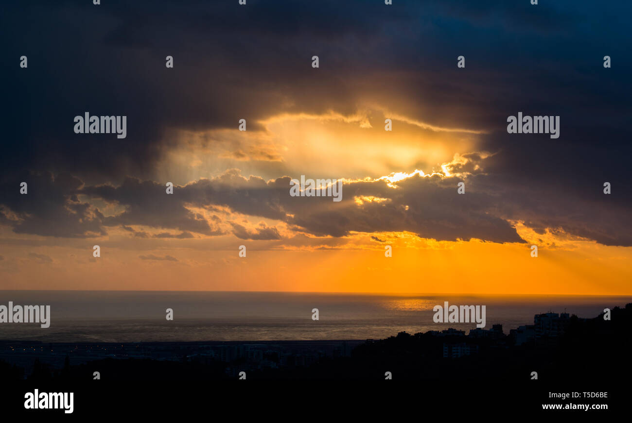 Burnt orange sun hi-res stock photography and images - Alamy