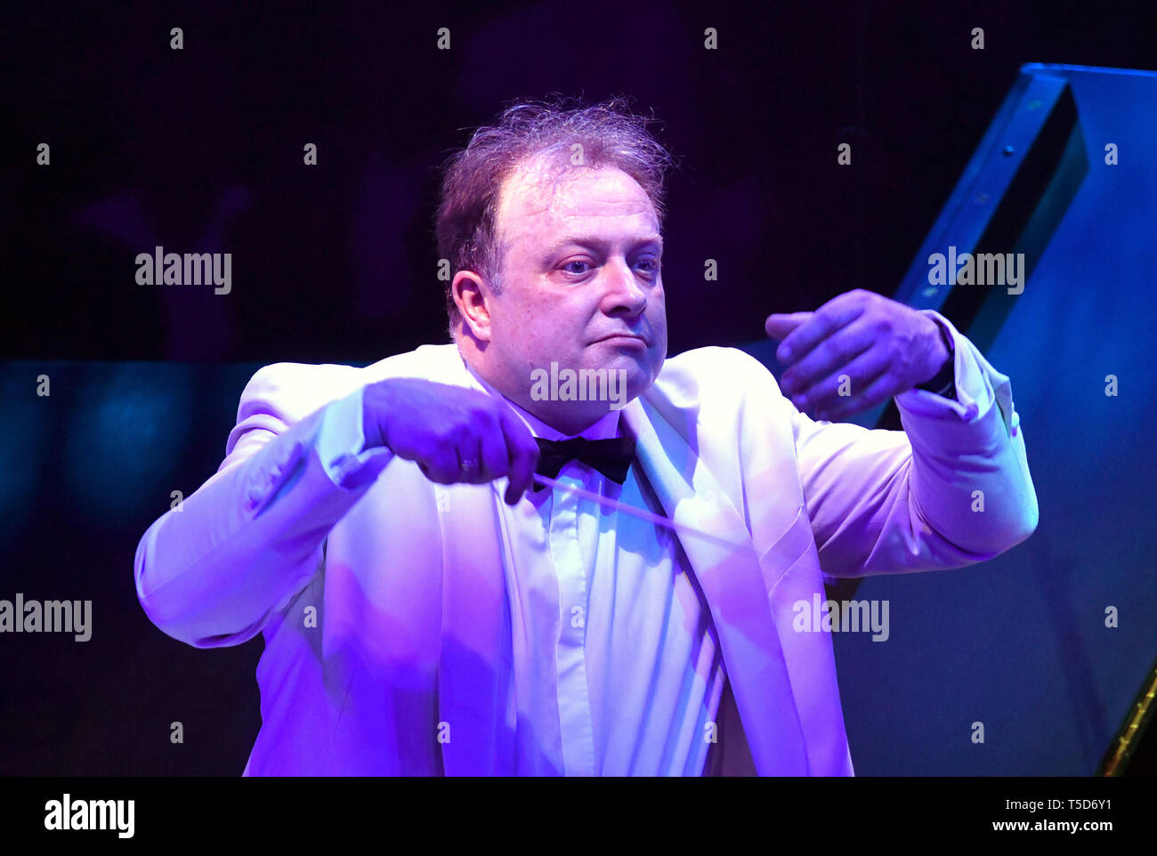 Conductor Michael Seal conducts the City of Birmingham Symphony ...