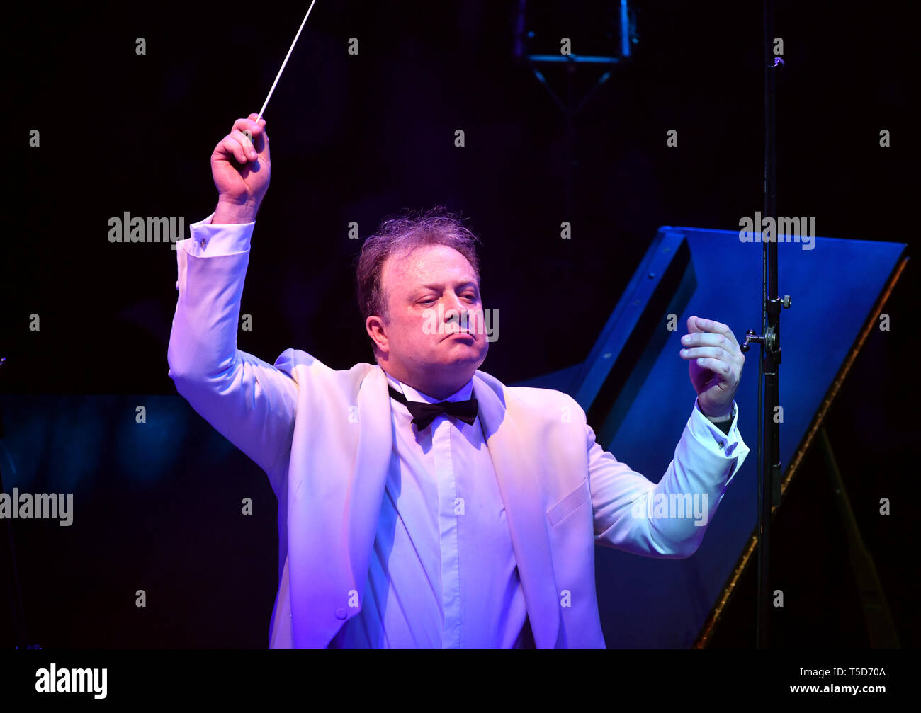Conductor Michael Seal conducts the City of Birmingham Symphony ...
