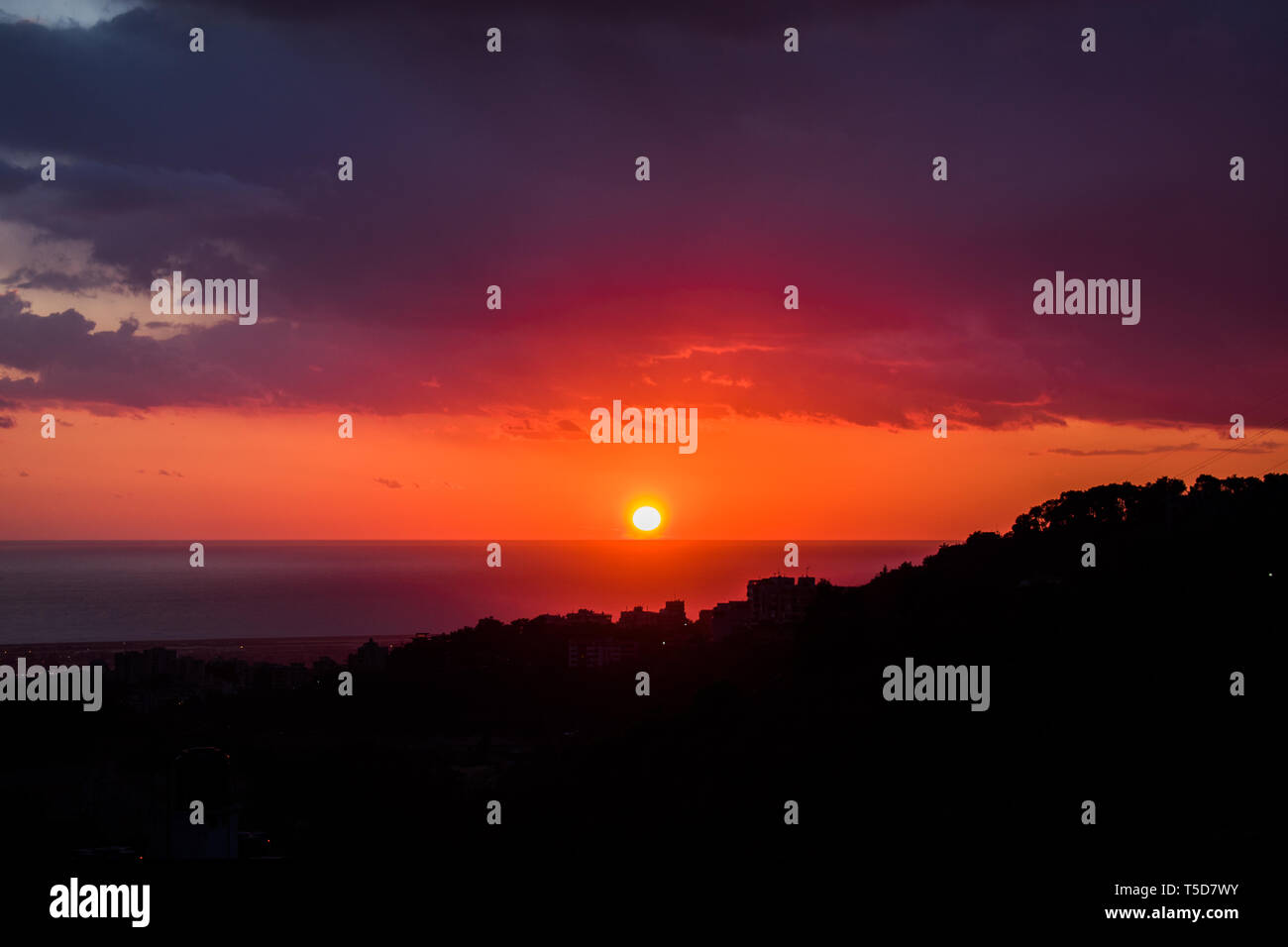 Burnt orange horizon hi-res stock photography and images - Alamy