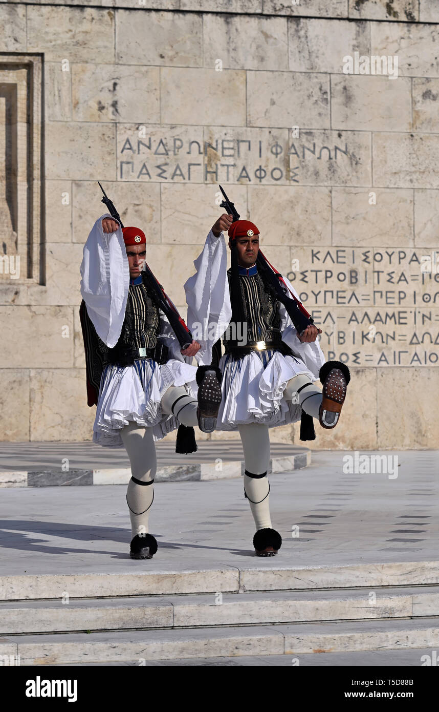 Presidential Guards at the Monument of Unknown Soldier in Athens ...