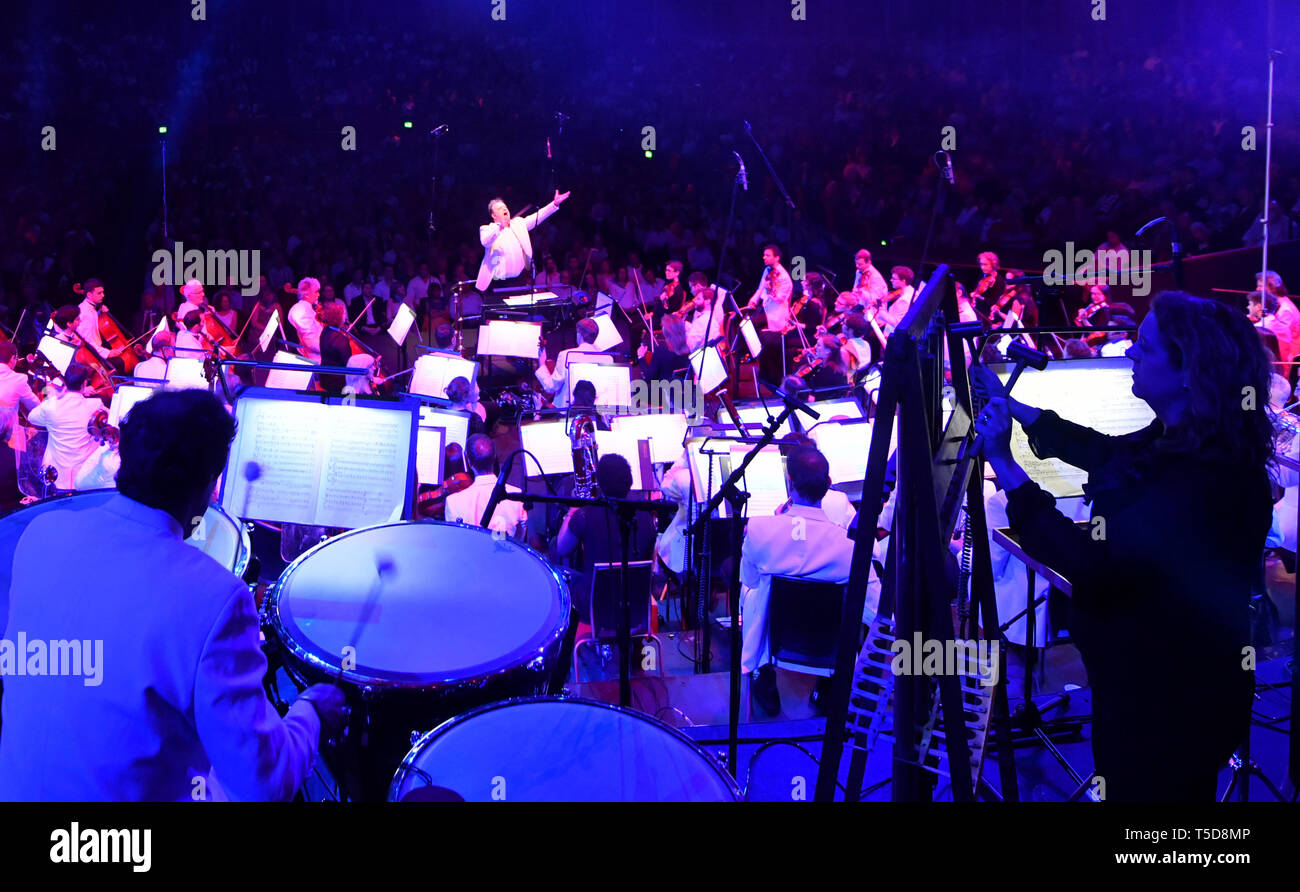 Conductor Michael Seal conducts the City of Birmingham, Symphony ...
