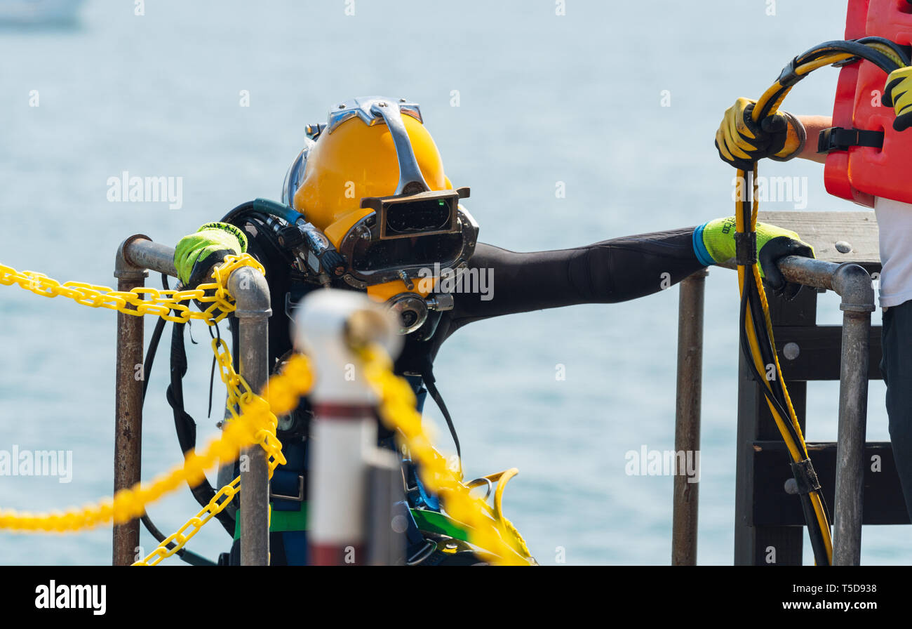 Diving training hi-res stock photography and images - Alamy