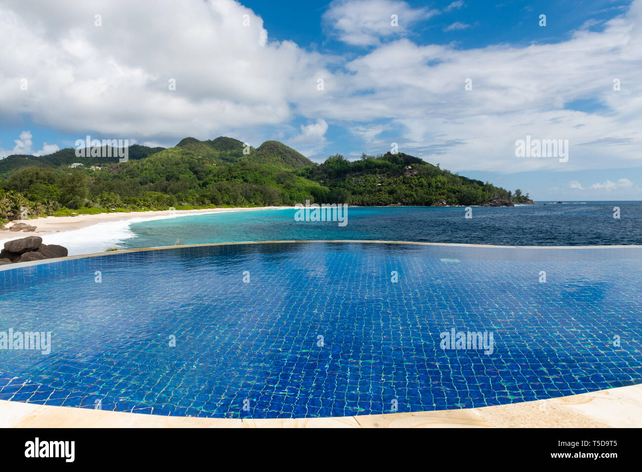 Round infinity swimming pool with ocean view. Beautiful view at ...