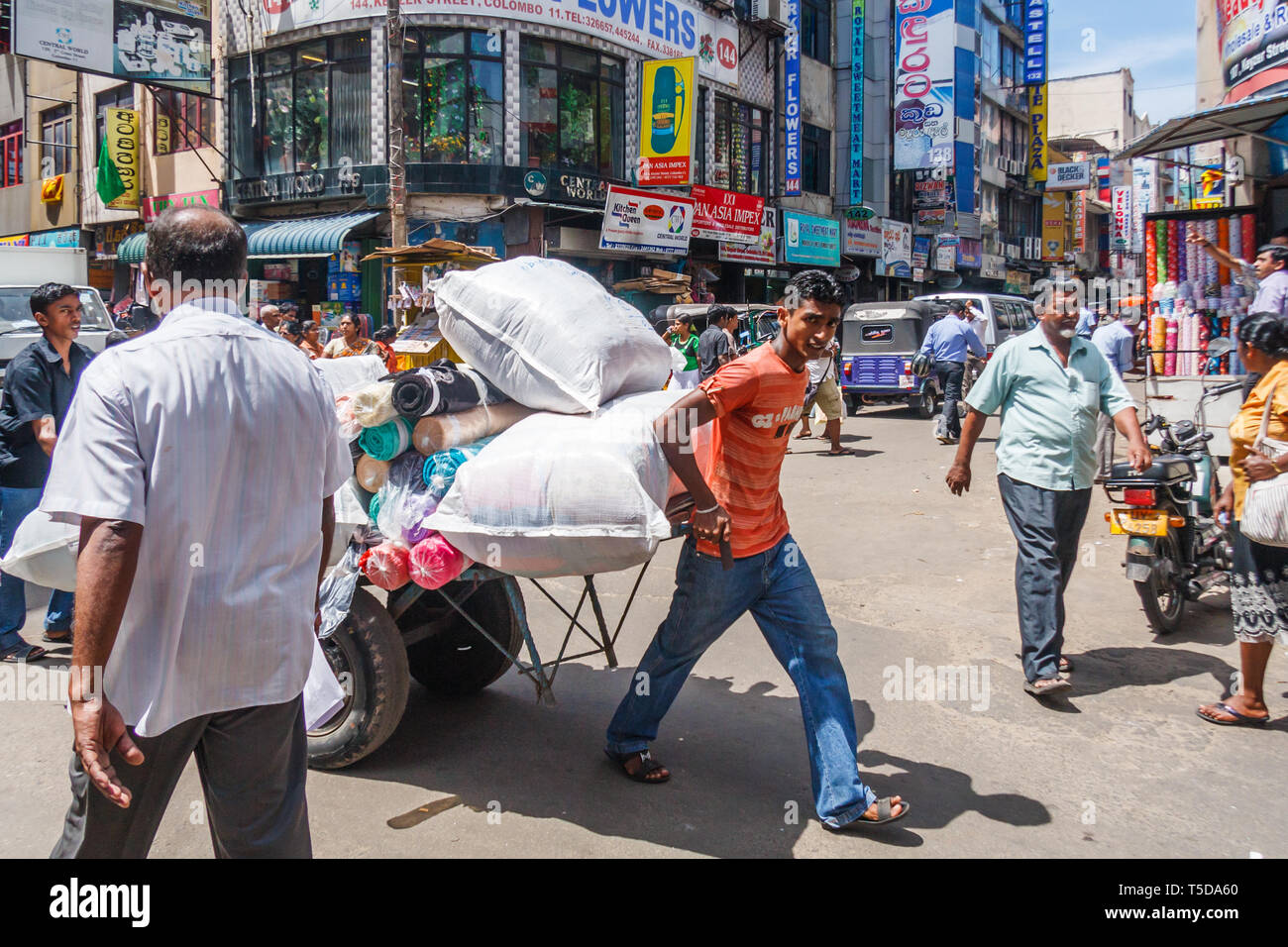 Sri lanka sinhalese man hi-res stock photography and images - Alamy
