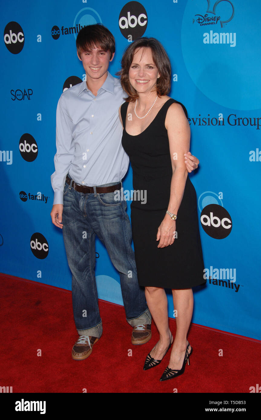 LOS ANGELES, CA. July 20, 2006: Brothers and Sisters star SALLY FIELD ...