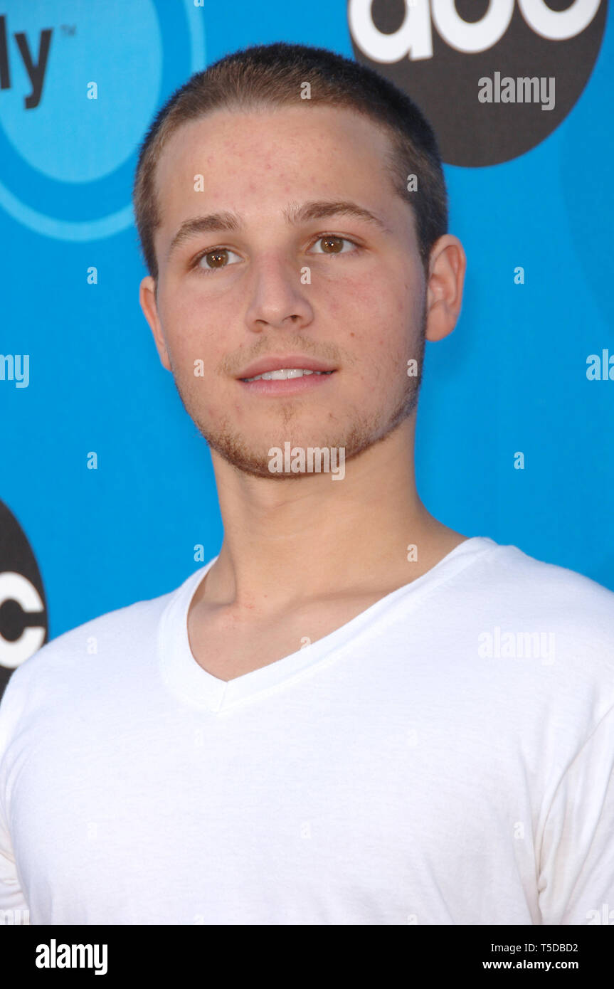 LOS ANGELES, CA. July 20, 2006: Desperate Housewives star SHAWN PYFROM ...