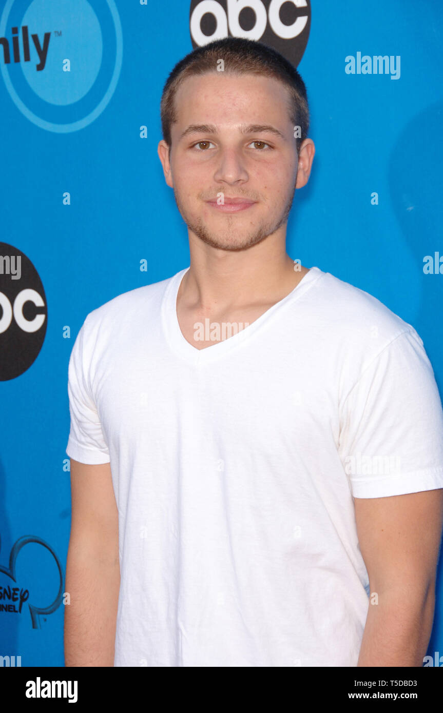 LOS ANGELES, CA. July 20, 2006: Desperate Housewives star SHAWN PYFROM ...