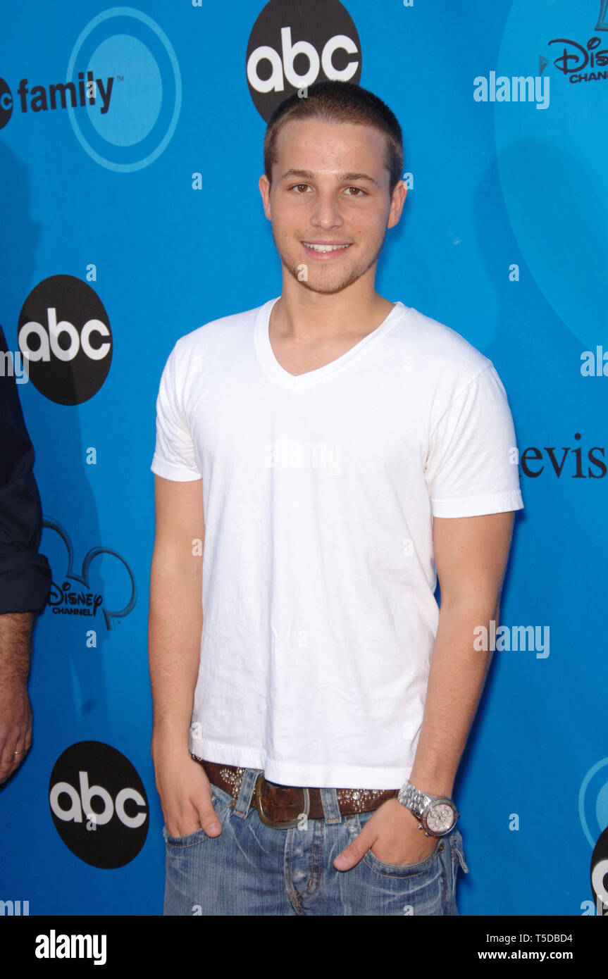 LOS ANGELES, CA. July 20, 2006: Desperate Housewives star SHAWN PYFROM ...