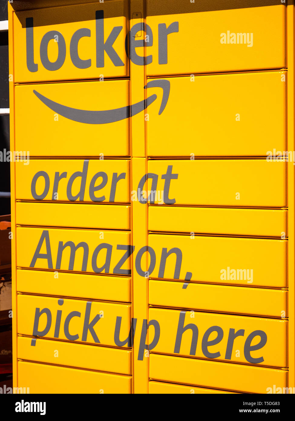 Amazon Locker Self-Service Parcel Delivery Service, Co-Op Store ...