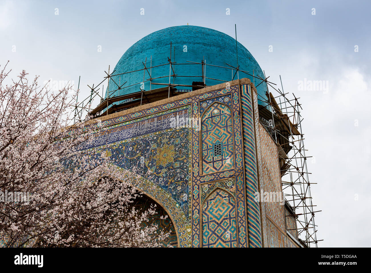 Amazing oriental architecture of the ancient city of Samarkand ...