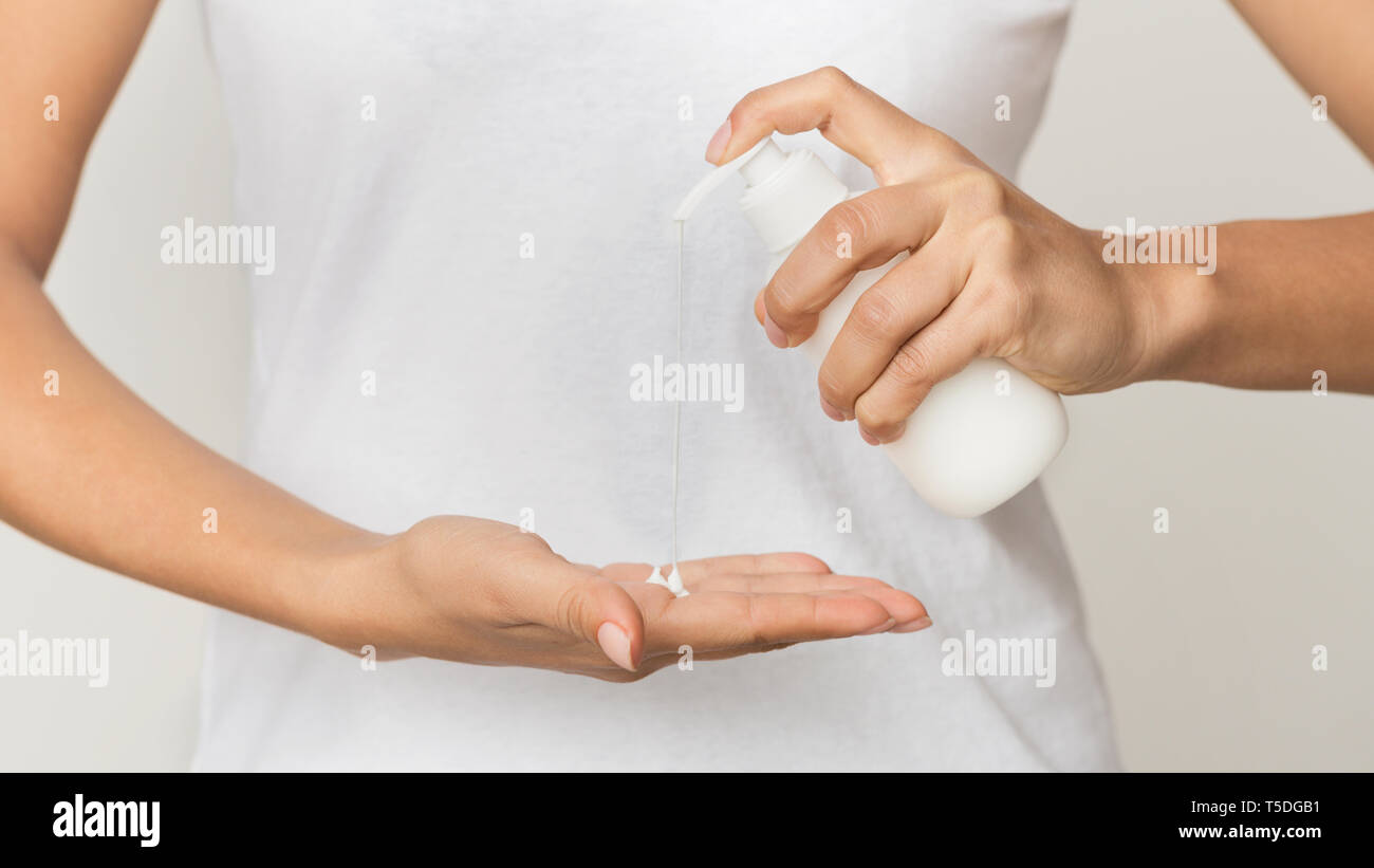 Pumping lotion hi-res stock photography and images - Alamy