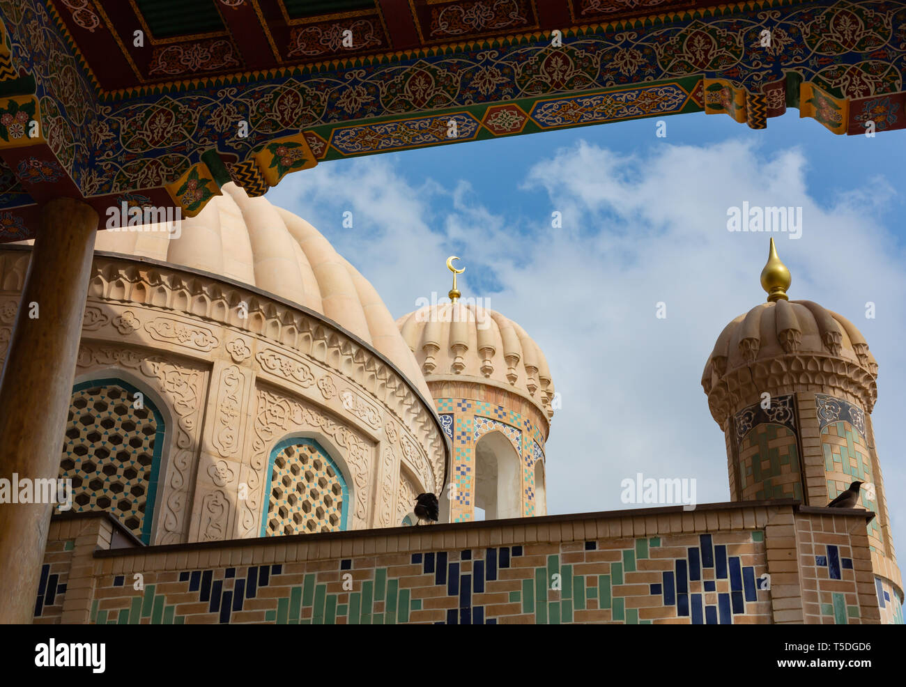 Amazing oriental architecture of the ancient city of Samarkand ...