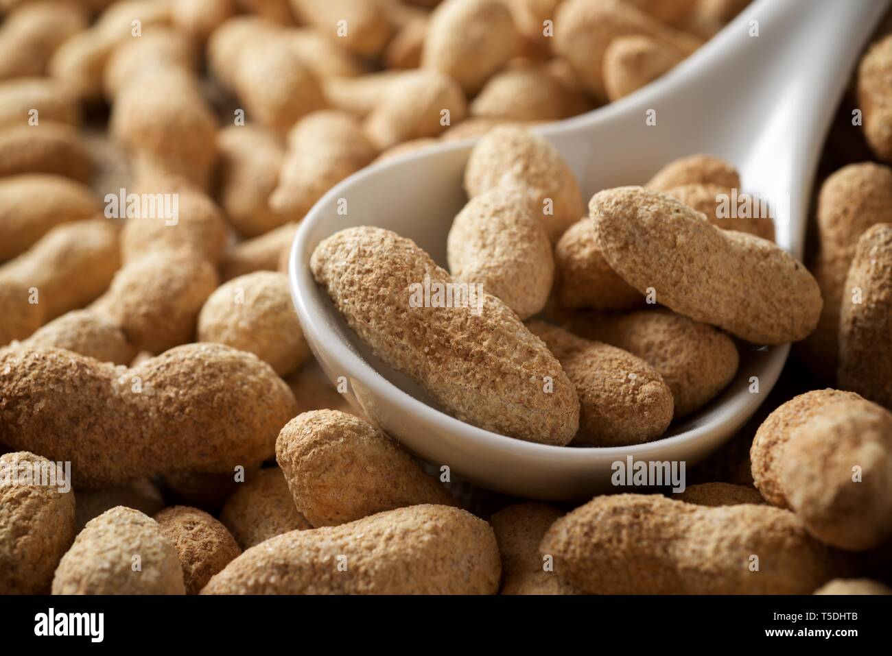 Peanuts with shell on a table Stock Photo - Alamy