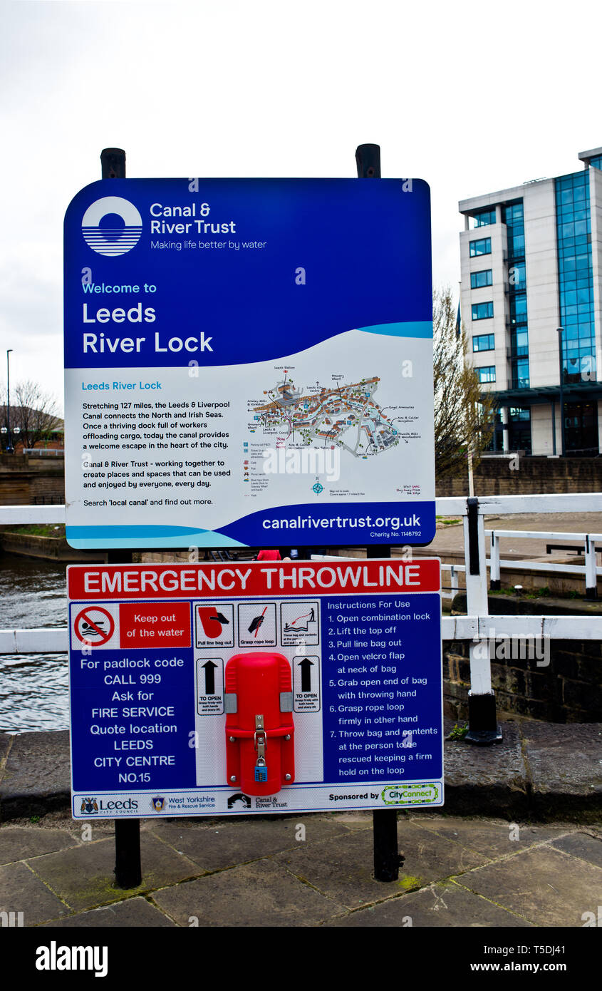 River lock sign hi-res stock photography and images - Alamy