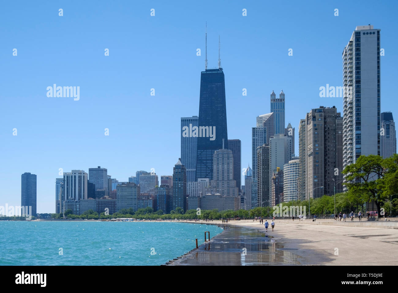 Chicago lakefront trail hi-res stock photography and images - Alamy