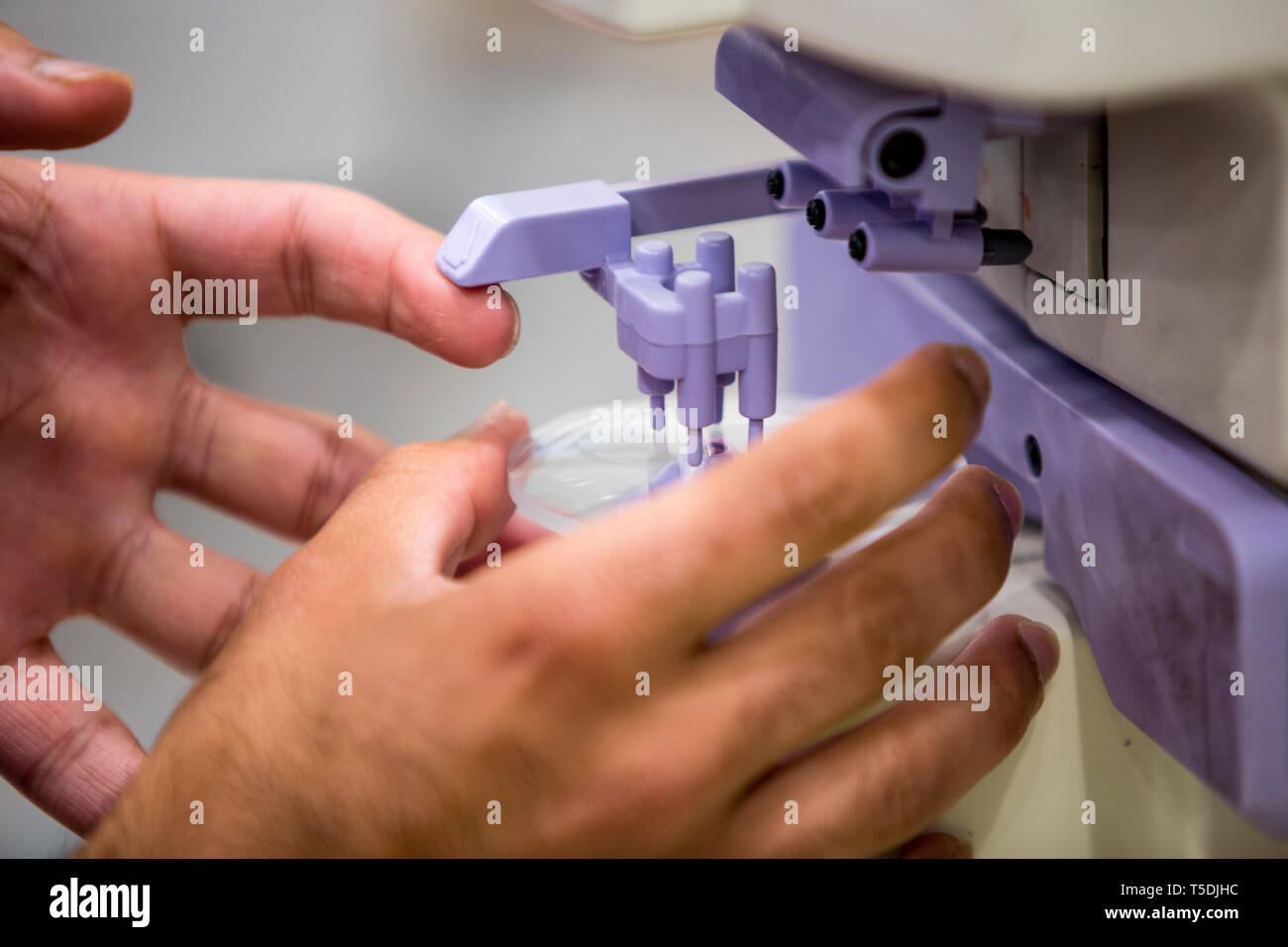 New prescription reading glasses are made on the fly with specialized ...