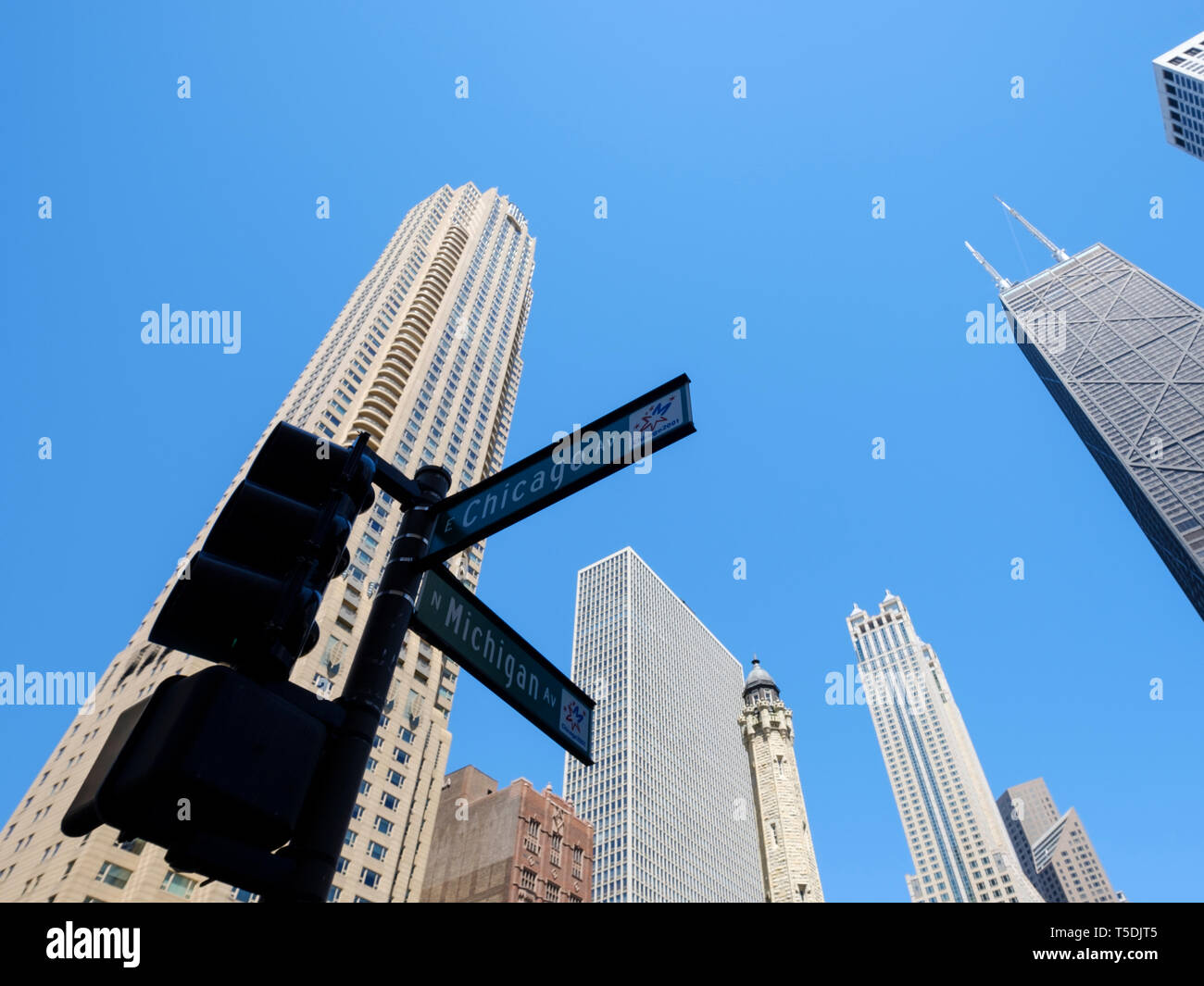 Michigan Avenue on the corner of Chicago Avenue sign (Magnificent Mile ...