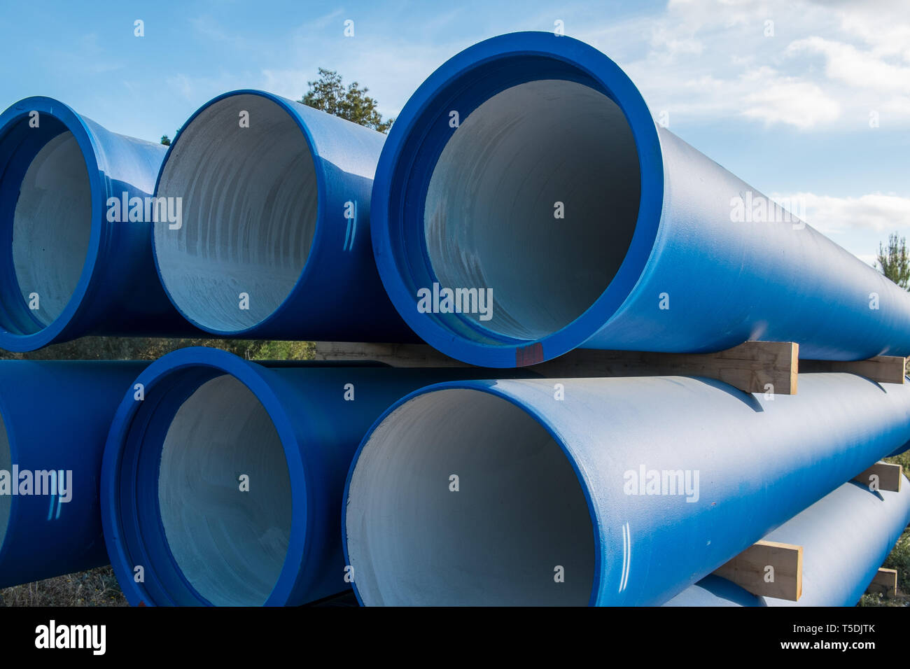 Stacked natural gas pipes waiting to be used Stock Photo - Alamy
