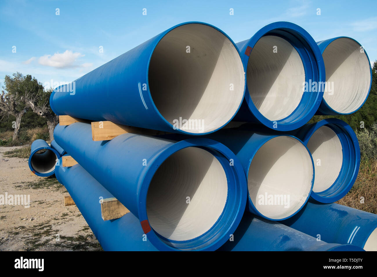 Stacked natural gas pipes waiting to be used Stock Photo - Alamy