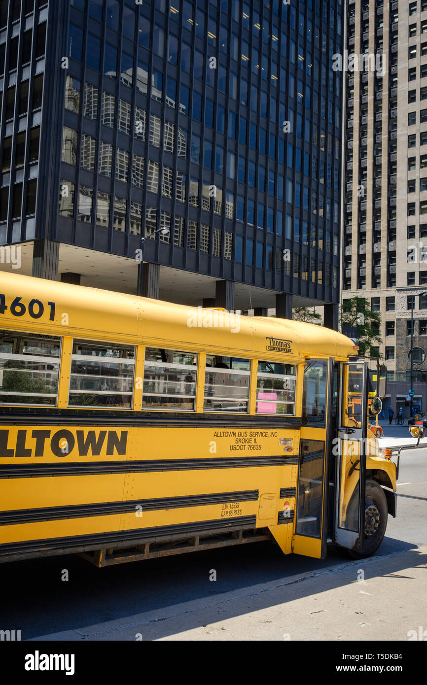 School bus stopped hi-res stock photography and images - Alamy
