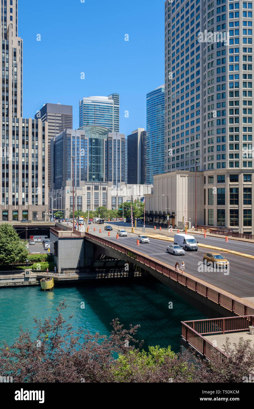 Traffic at Columbus Drive Bridge in Downtown Chicago Stock Photo - Alamy