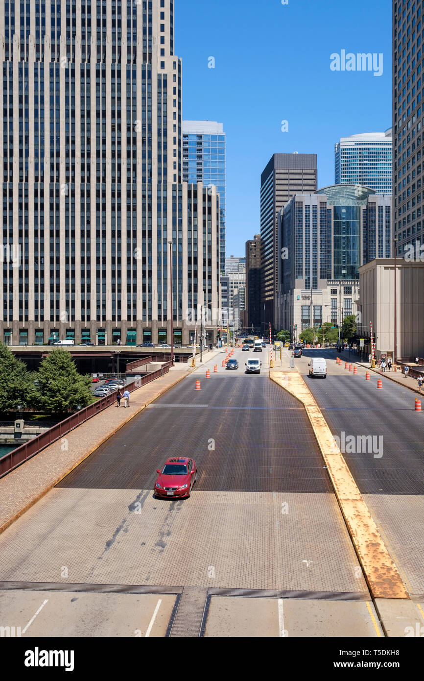 Columbus Drive Bridge in Downtown Chicago Stock Photo - Alamy