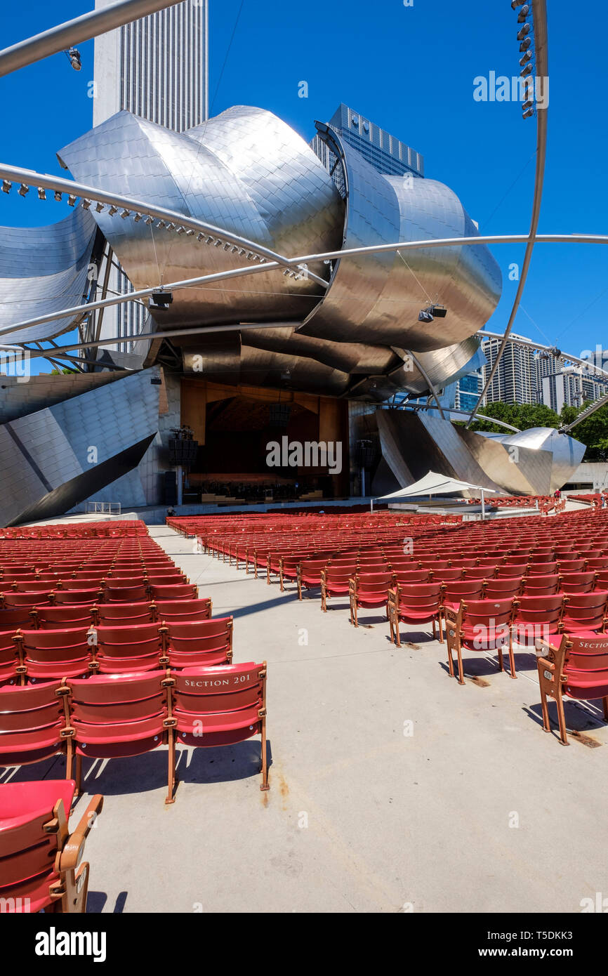 Jay Pritzker Pavilion at Millennium Park in Downtown Chicago Stock ...