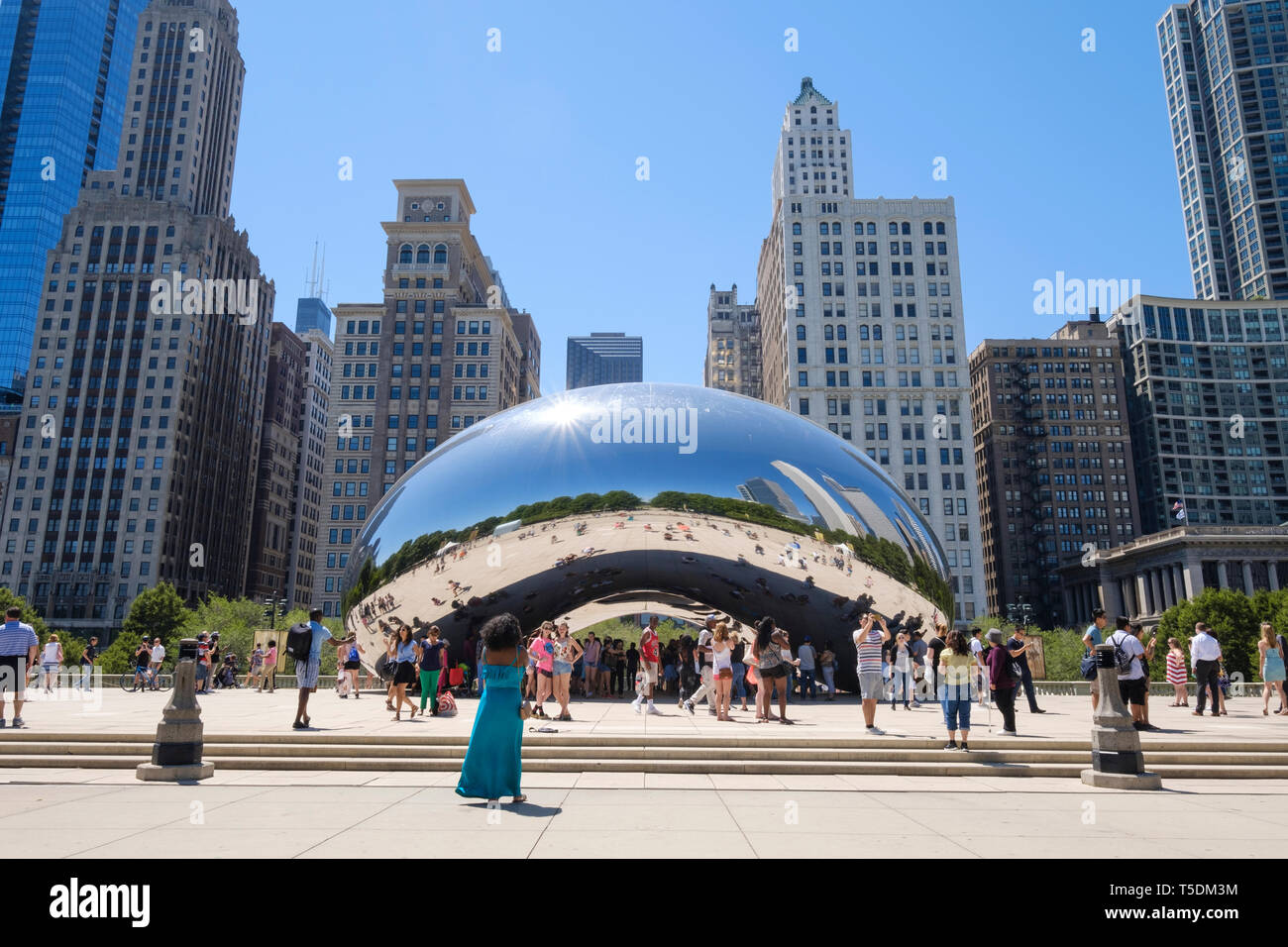 Cloud Gate sculpture (aka known The Bean) at AT&T Plaza in the ...