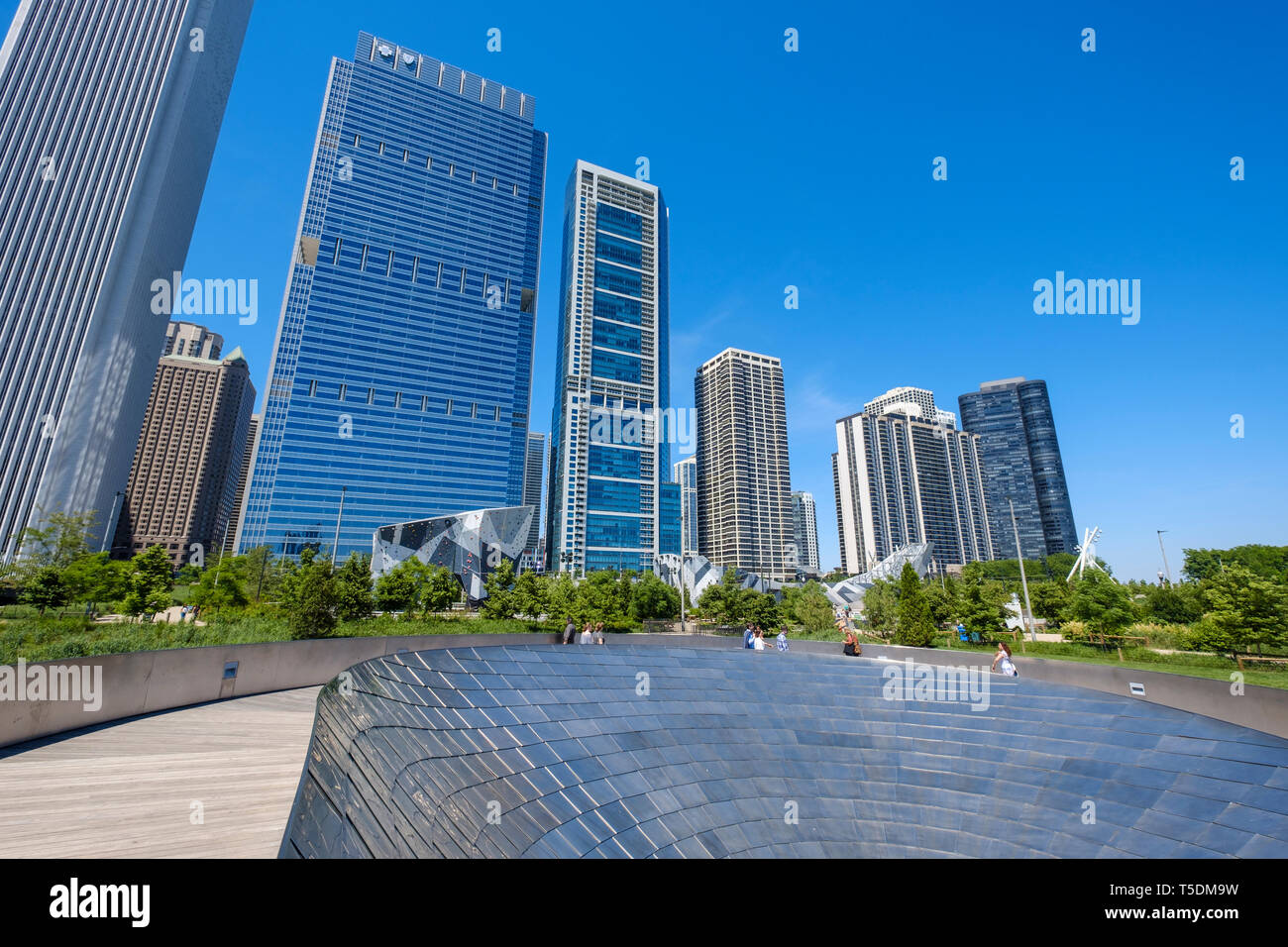 BP Pedestrian Bridge by architect Frank Gehry at Millennium Park in ...