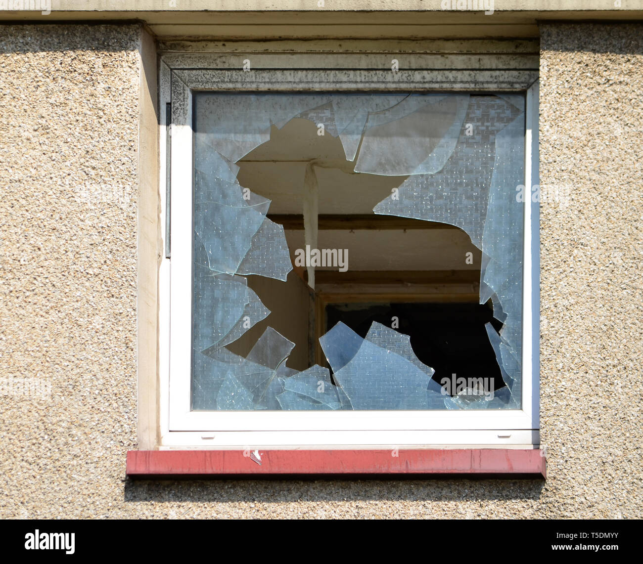 Smashed double glazing hi-res stock photography and images - Alamy