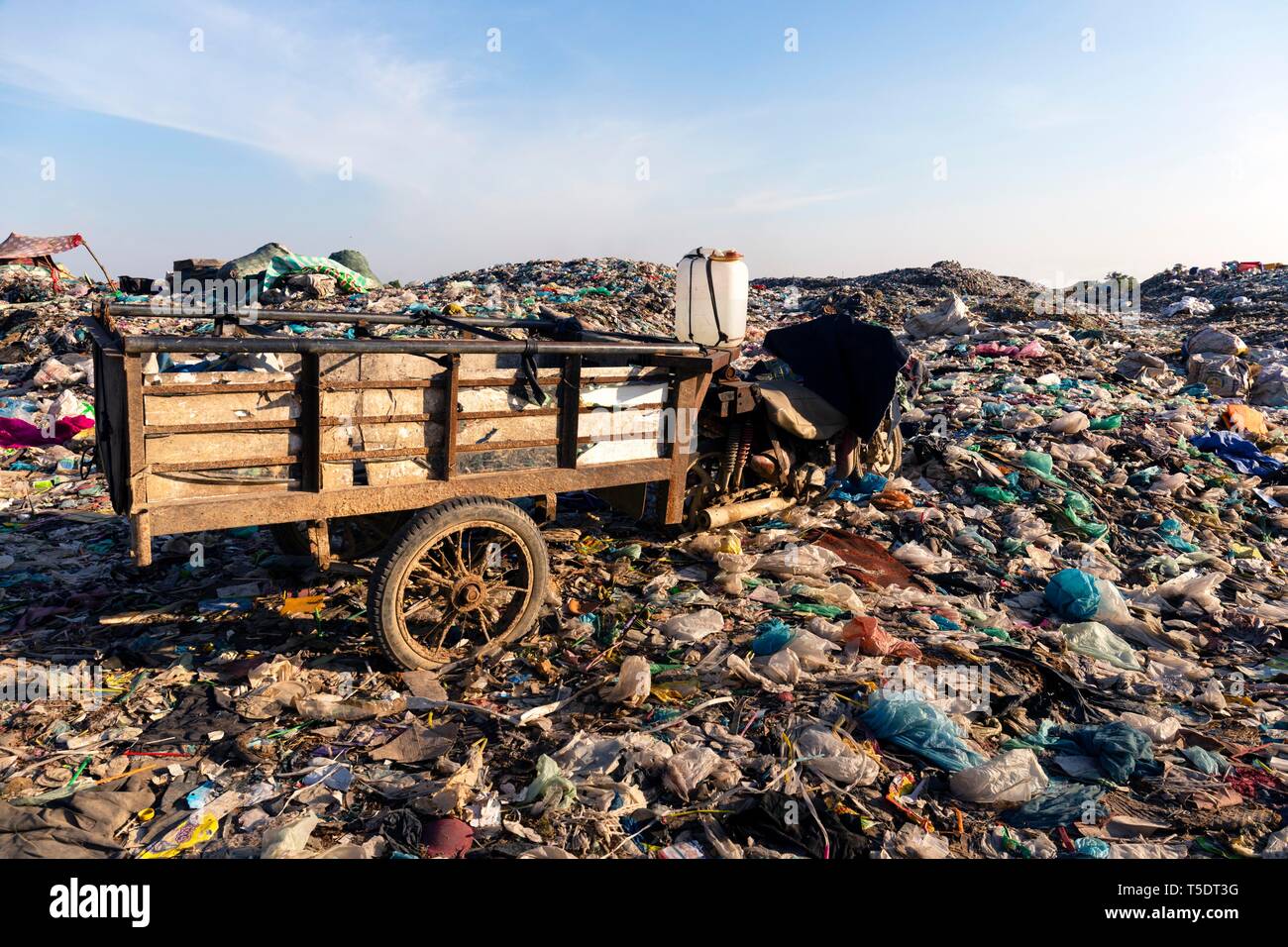 Dump plastic waste cambodia asia hi-res stock photography and images ...