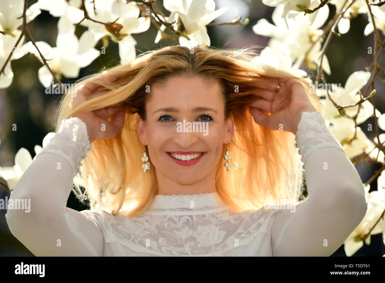 Hand hands in hair hi-res stock photography and images - Alamy